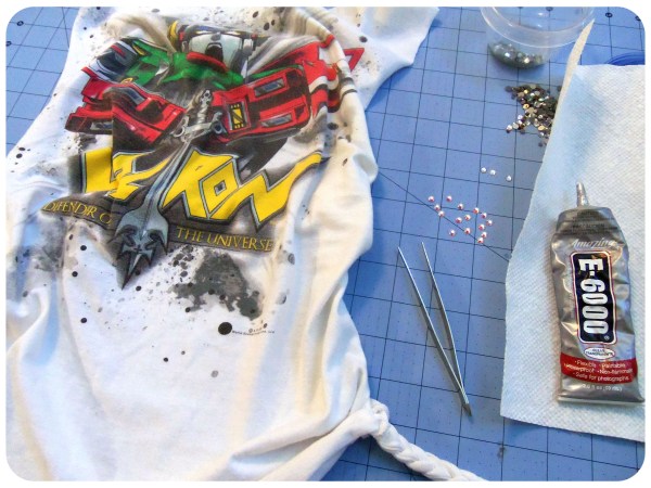 DIY Friday: Let’s Get Ripped! Shirts, That Is… « Set to Stunning