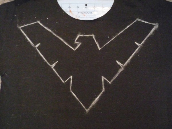 DIY Friday: Shredded Logo Shirt « Set to Stunning